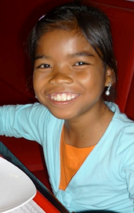 Chantho–aus dem vernachlässigten Kind ist durch das Chibodia-Kinderheim ...